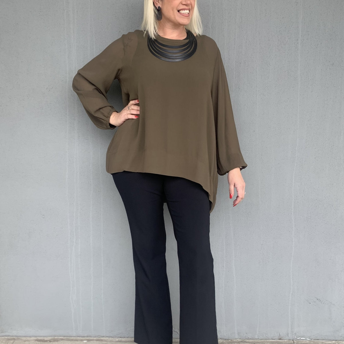 Deeanne Hobbs - DHW24-128B Pleat Back Top – Magazine Designer Clothing