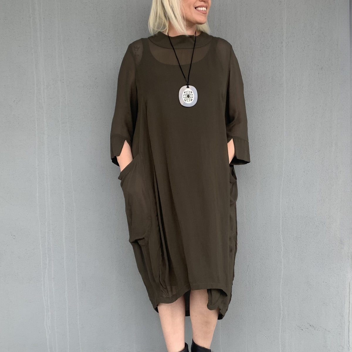 Niovara - 1100-001 Tosca Dress – Magazine Designer Clothing